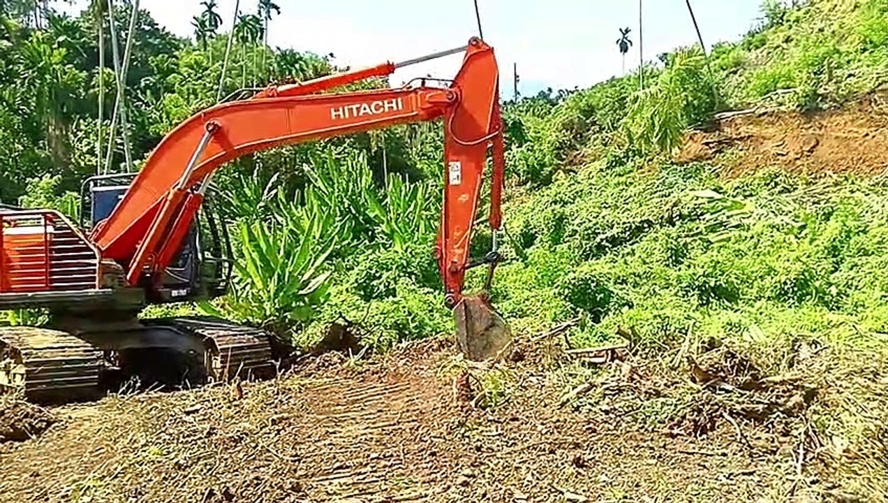 Hitachi 210 MF Excavator Operator's Outstanding Work Creating Palm Oil ...