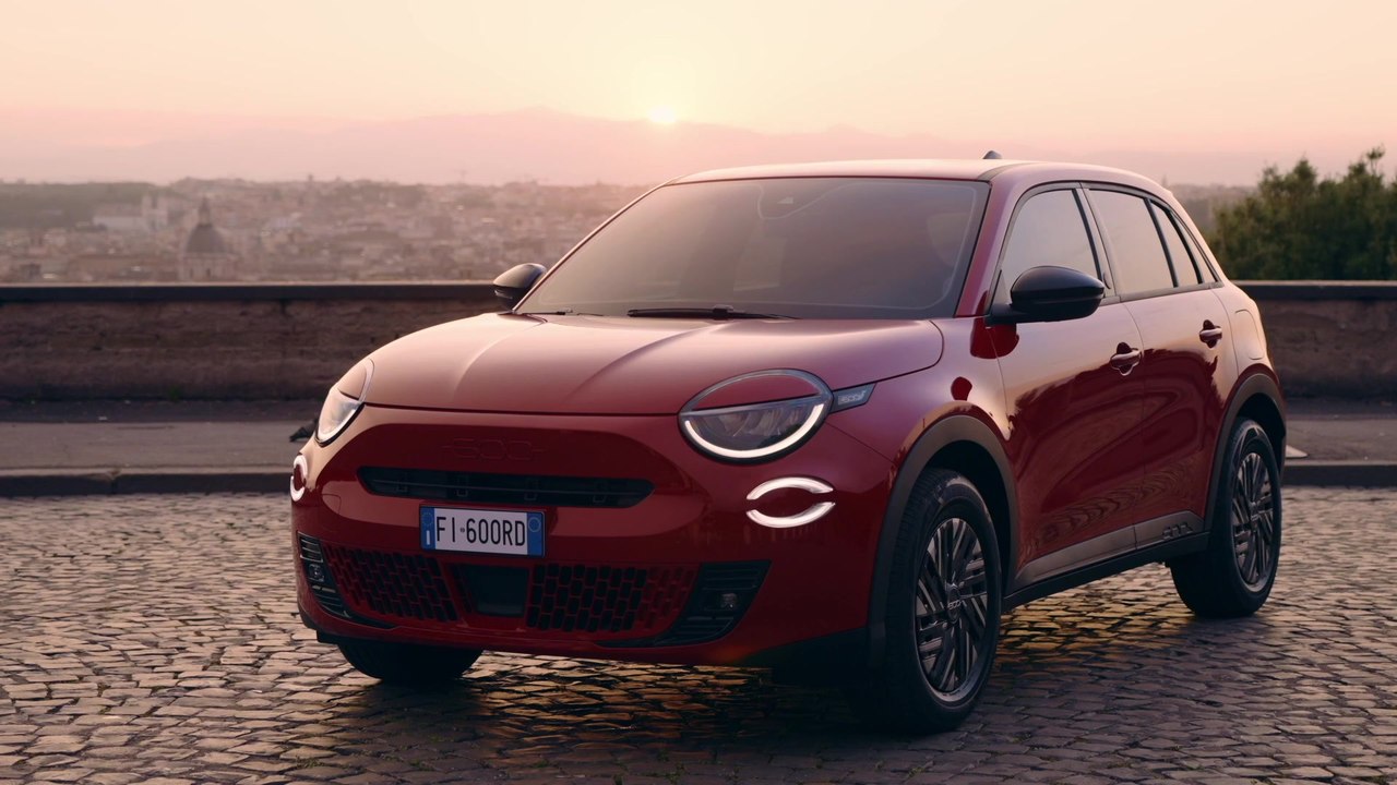 Der neue Fiat 600e - Ausstattungsvarianten La Prima und (RED) - video ...