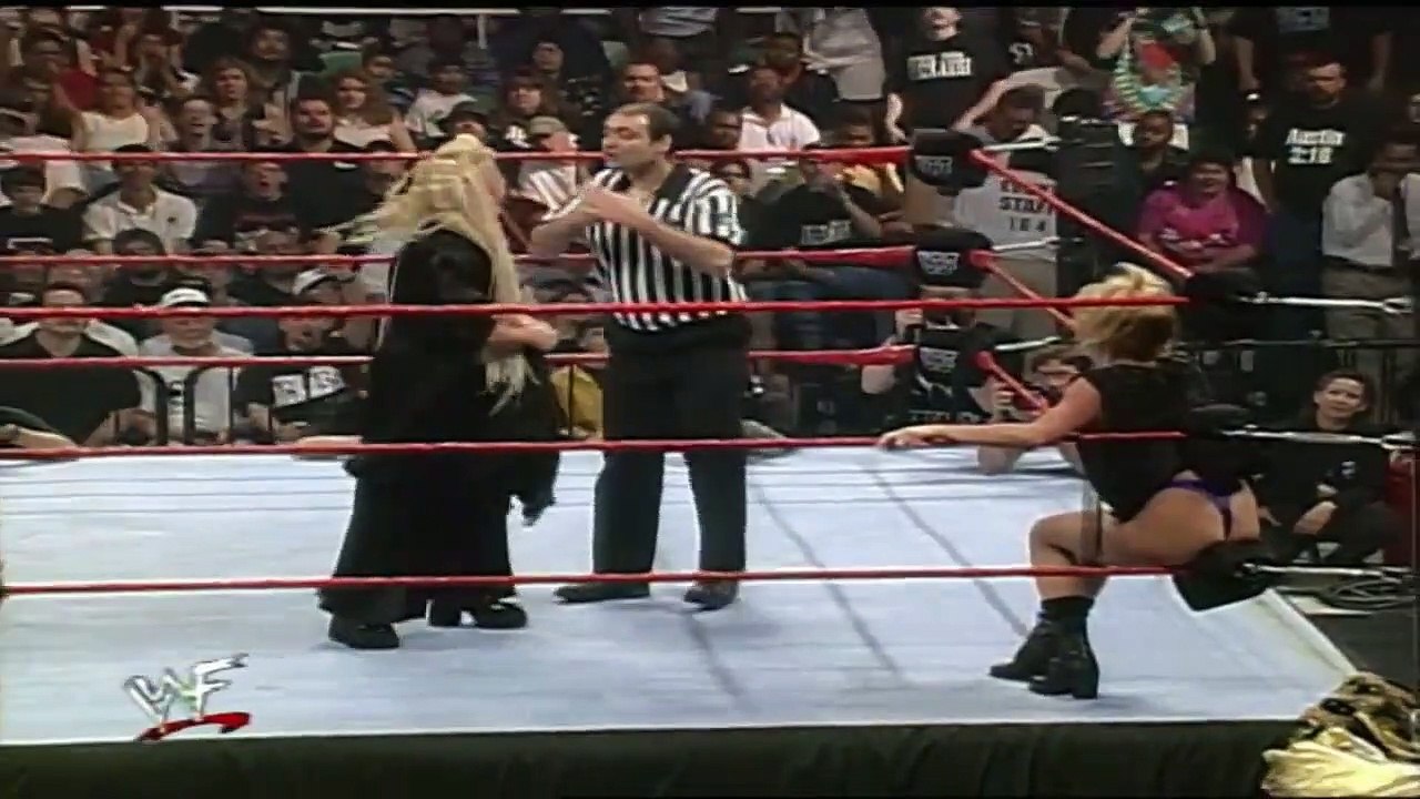 Sable vs Luna: Evening Gown Match (WWF Unforgiven 1998) - video Dailymotion