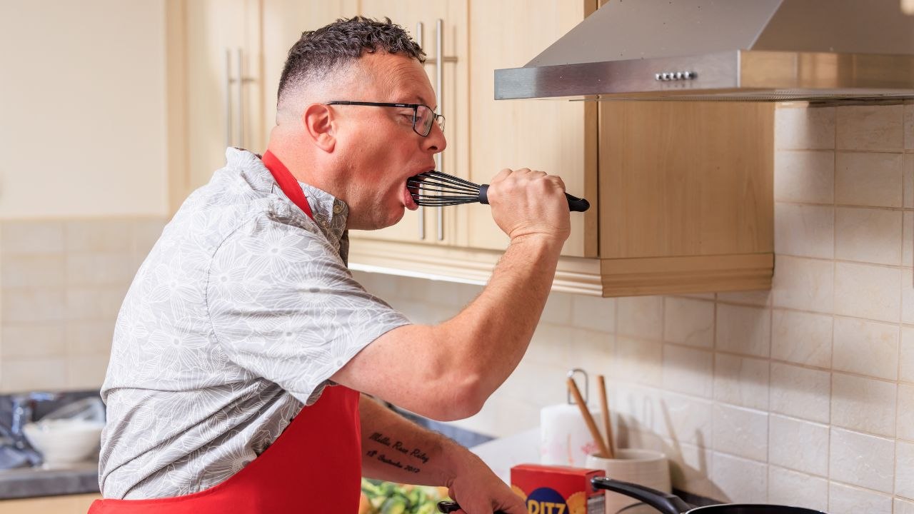 'Whisk man' recreates most iconic Come Dine With Me moment of all time ...