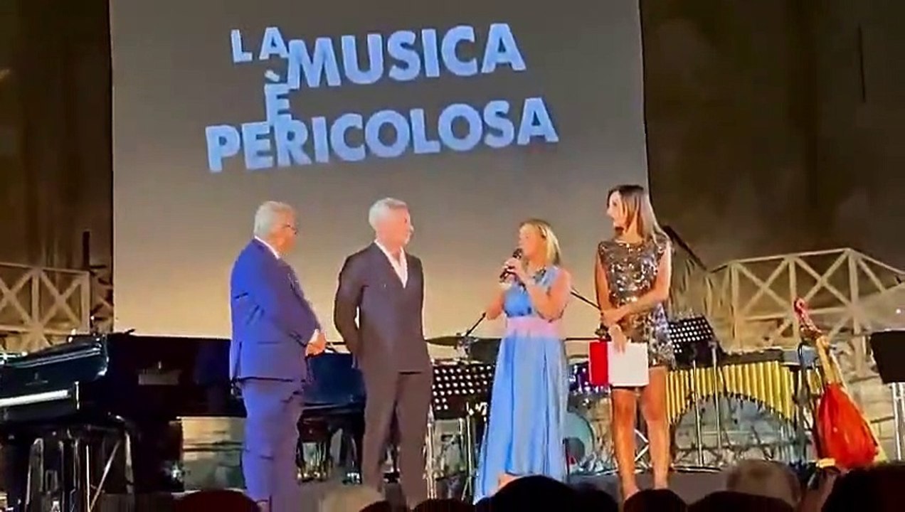 Andria: il Premio Oscar Piovani a Castel del Monte - video - Video ...