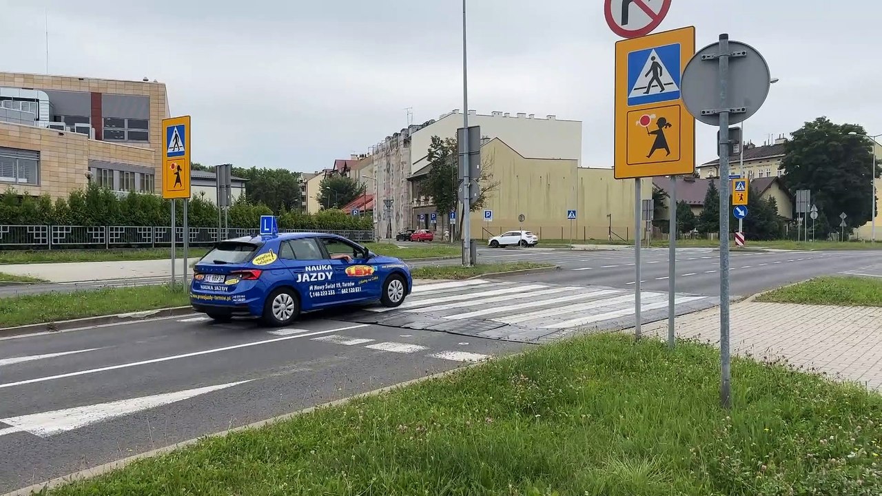 Tarnów - nowe przejścia dla pieszych - video Dailymotion