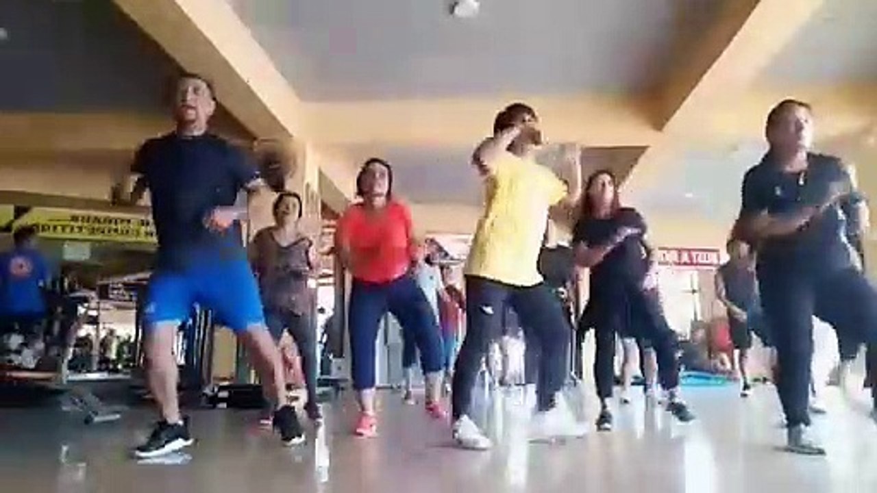 Chiso chiso pani arna music Nepali Zumba Fitness Dance ft. Manoj ...