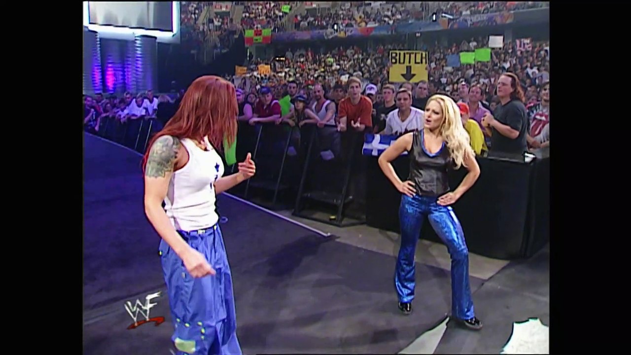 WWF InVasion: Lita and Trish Stratus vs Stacy Keibler and Torrie Wilson ...