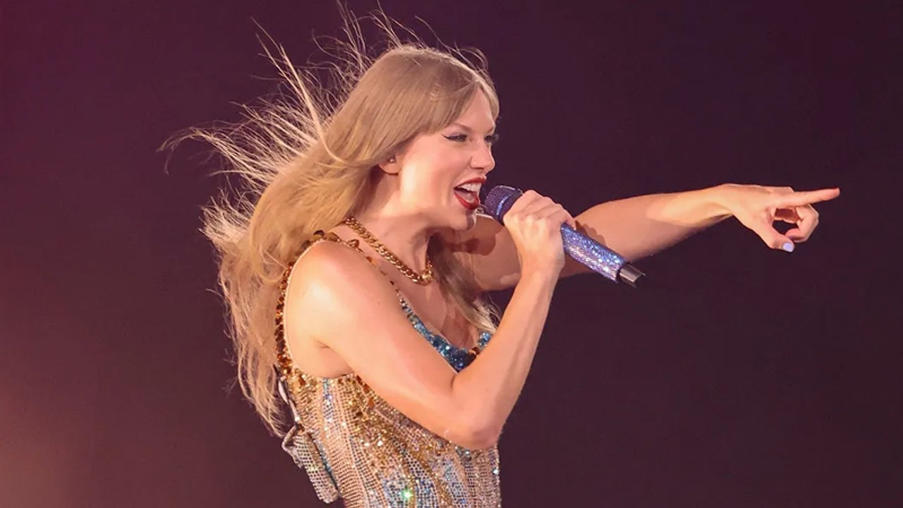 Taylor Swift Becomes First Female Artist to Hit 100 Million Monthly ...