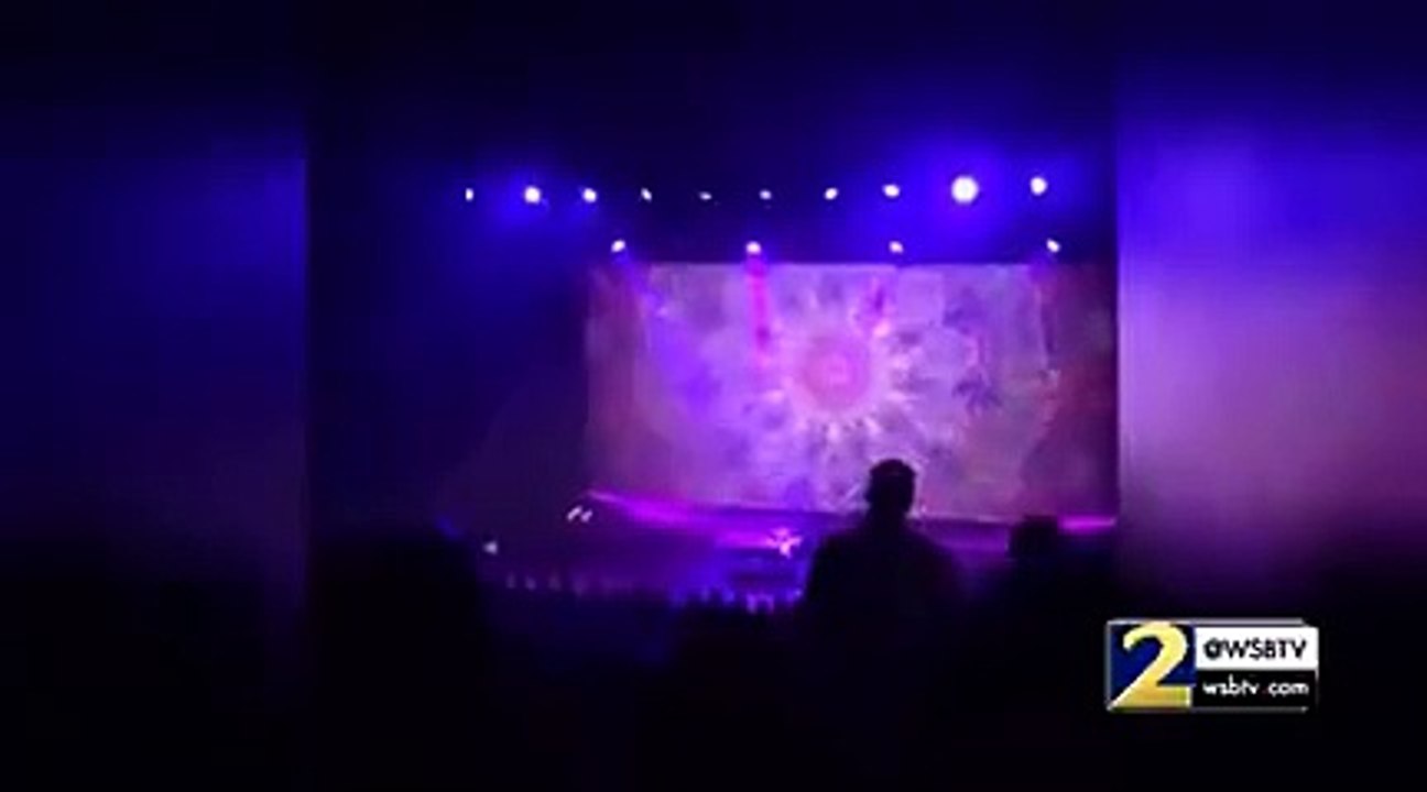 Prince interprète "Do Me Baby" lors de son dernier concert à Atlanta ...