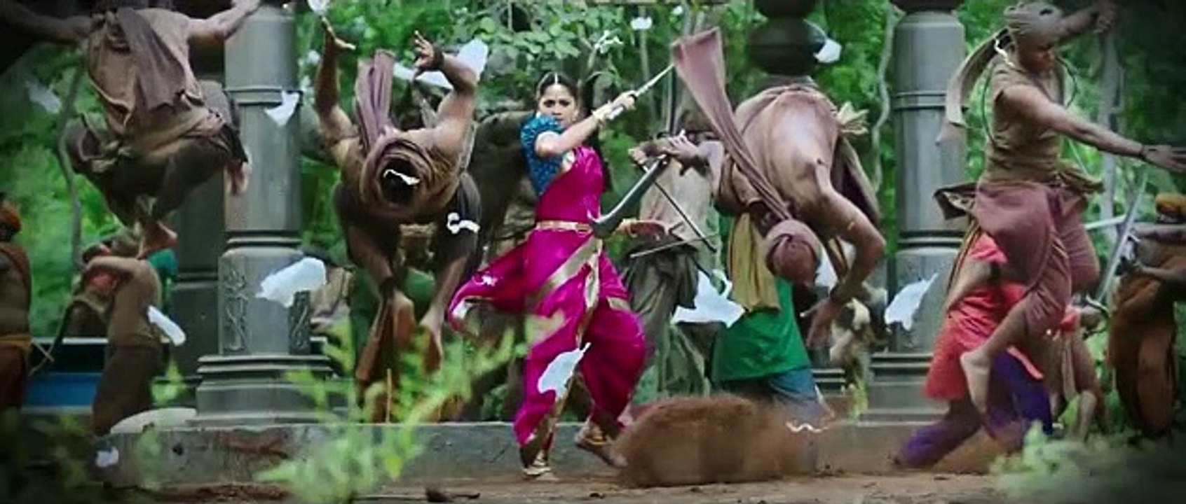 Bahubali's Enchanted Gaze: The Unforgettable Encounter with Devasena ...