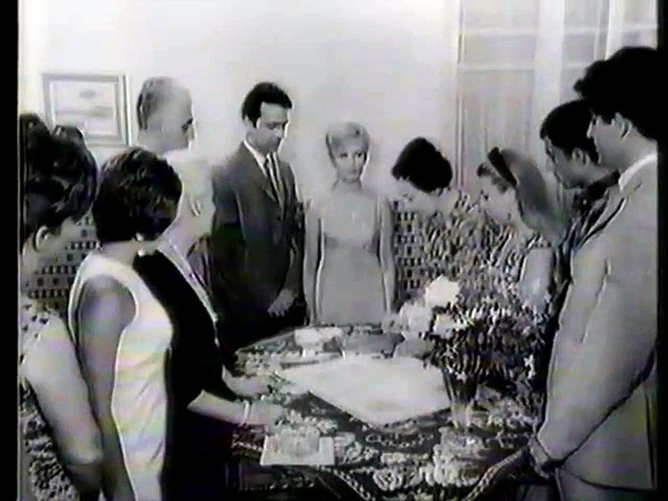 ΤΟ ΚΟΡΙΤΣΙ ΜΕ ΤΑ ΒΟΥΡΚΩΜΕΝΑ ΜΑΤΙΑ - 1966 - TVRip - 720x536 - video ...