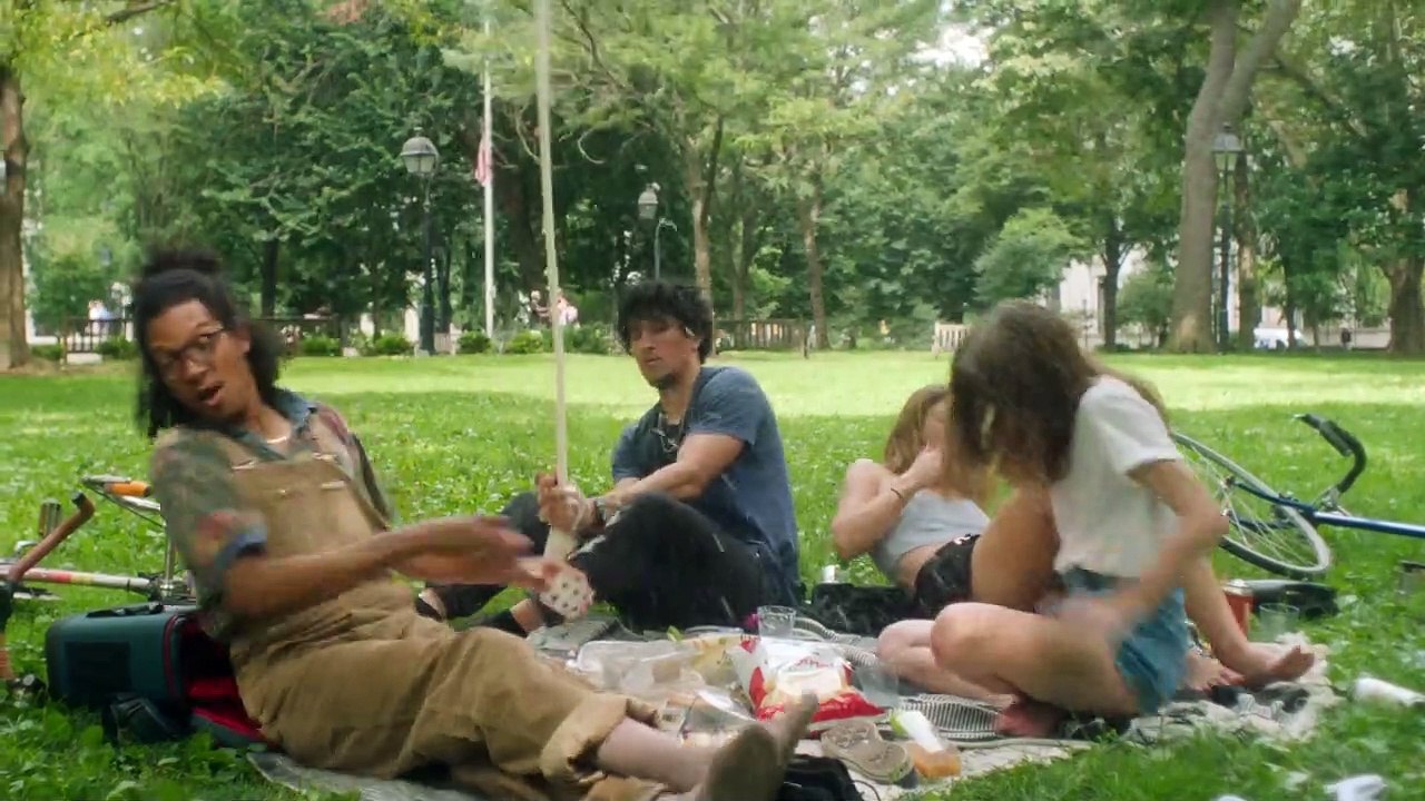 Chestnut - Official Trailer - Vídeo Dailymotion