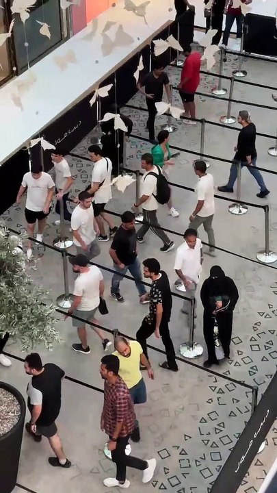 Watch: Serpentine queue builds up at Dubai Mall as Apple iPhone 15 ...