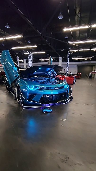 Never understood why people flex others' things? Goofy, in my opinion ...