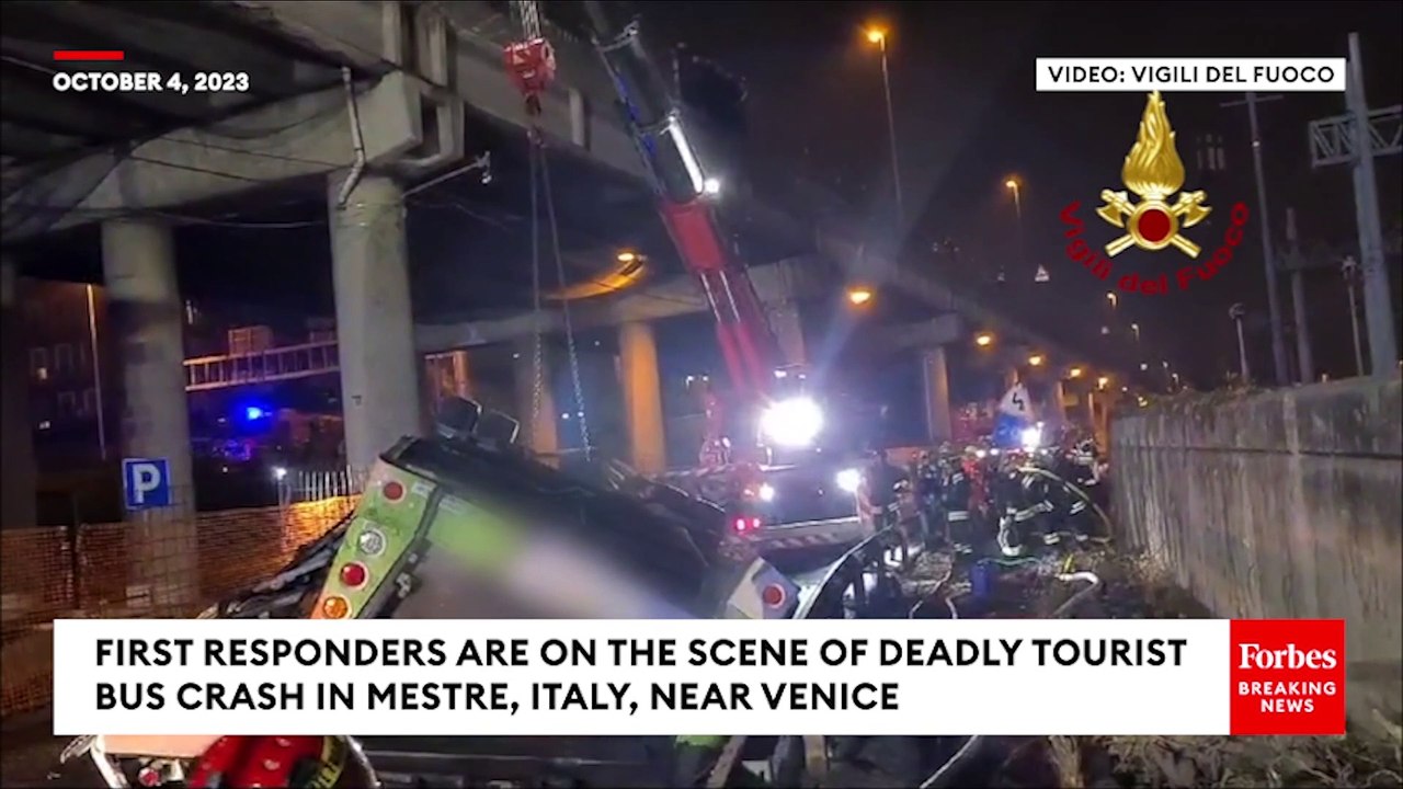 First Responders Are On Scene Of Deadly Tourist Bus Crash Near Venice ...