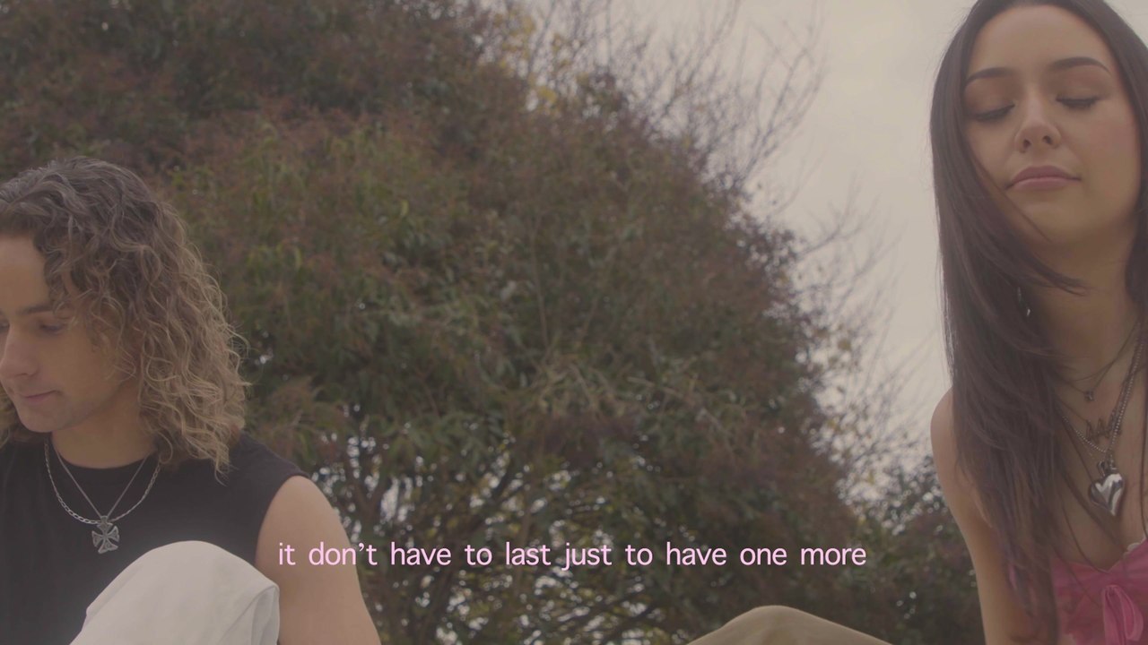 DACY - Paper Planes (Lyric Video) - video Dailymotion