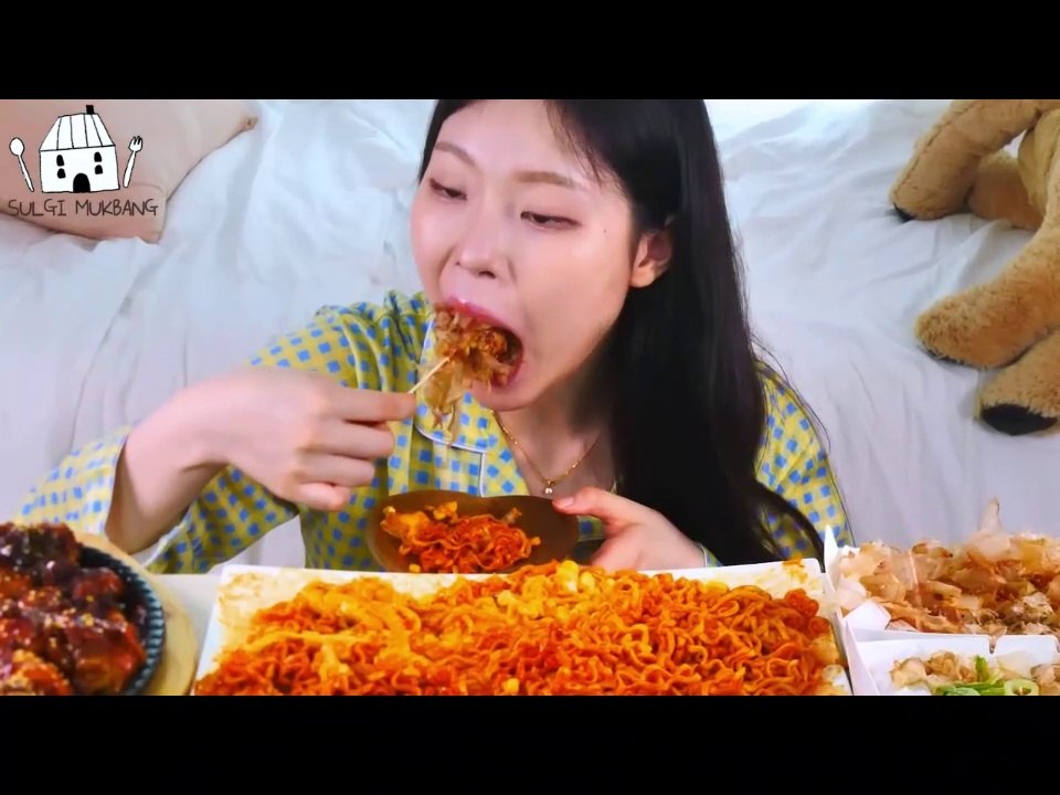 ASMR MUKBANG| Corn Cheese Fire noodles, GCOVA Seasoned Chicken, Cheese ...