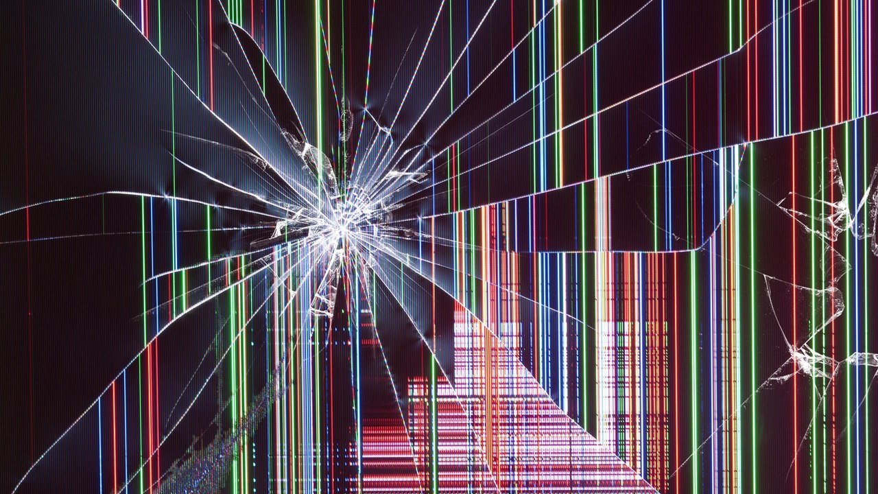 How to Make a Realistic Broken TV Screen Effect to Trick Your Friends ...
