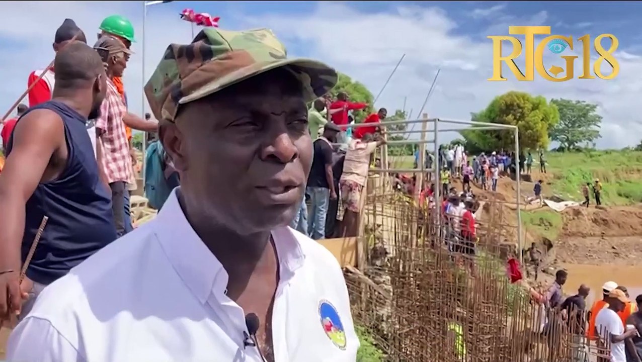 Rivyè Masak.- Ex. Senatè Jacques Sauveur Jean pote yon ponp 12 pous pou ...