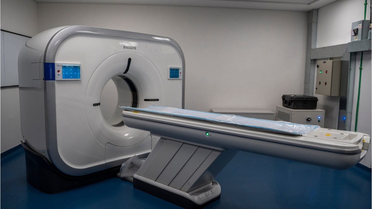 This nurse got trapped in an MRI machine in terrifying accident ...