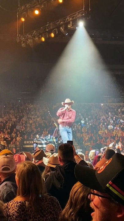 Wade Forster performs with Cody Johnson on Luke Combs tour - video ...