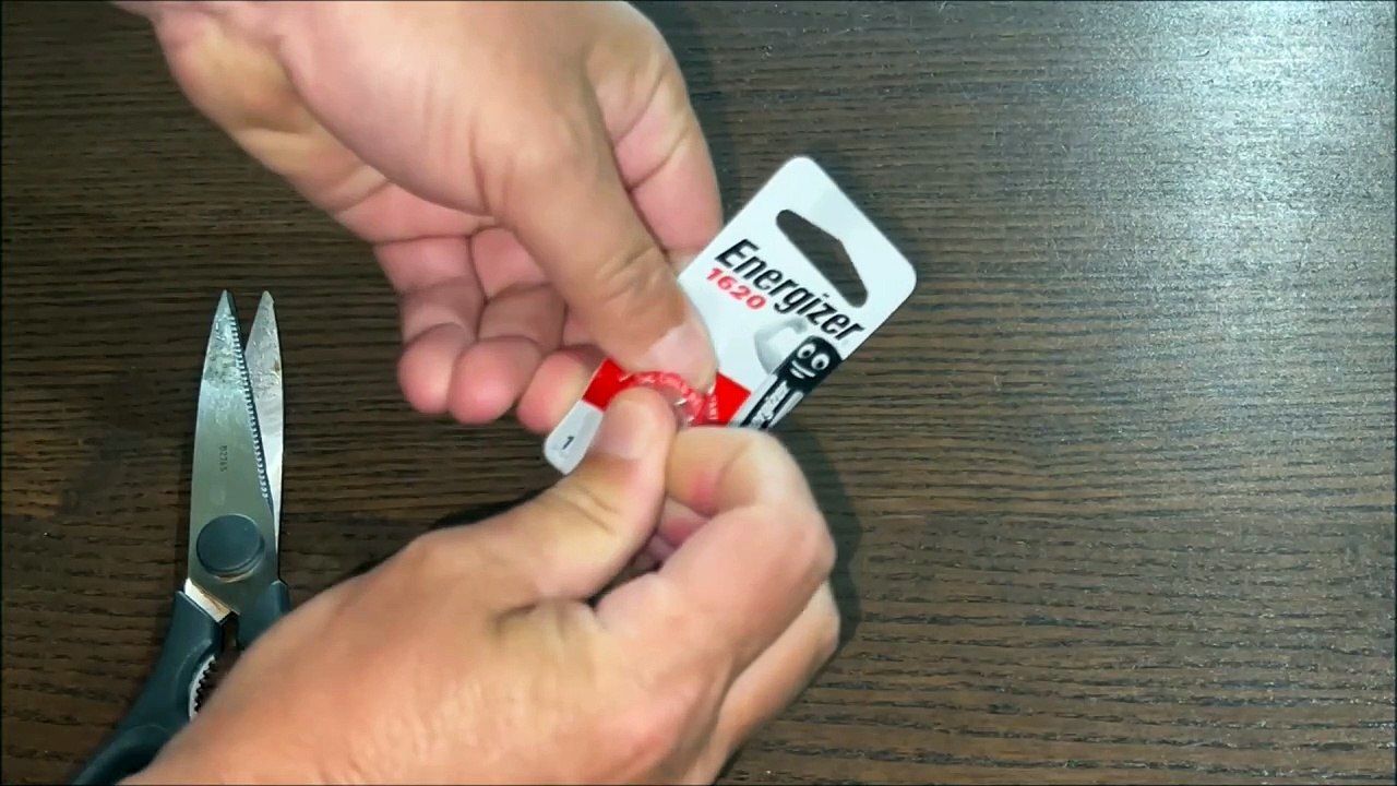 How to Replace the Battery in a 2016 Toyota Hilux Rugged Key Fob ...