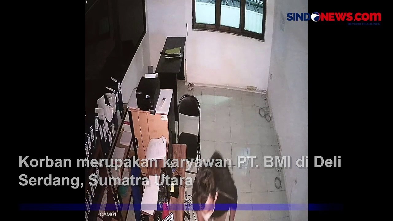 Aksi Pemuda Curi Perhiasan dan Uang Milik Karyawan di Medan Terekam CCTV - Video Dailymotion