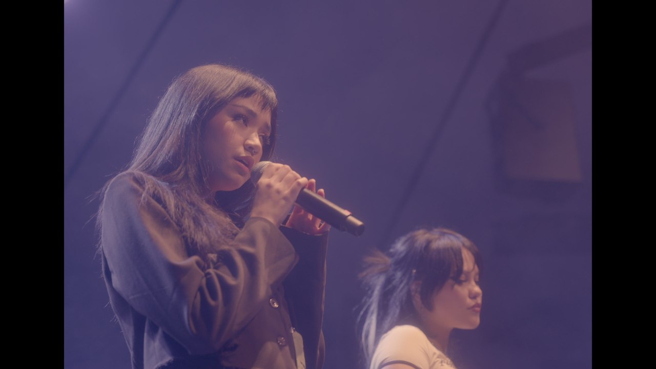 Cat & Calmell - Overstimulated (Live on the Mallrat Tour) - video ...