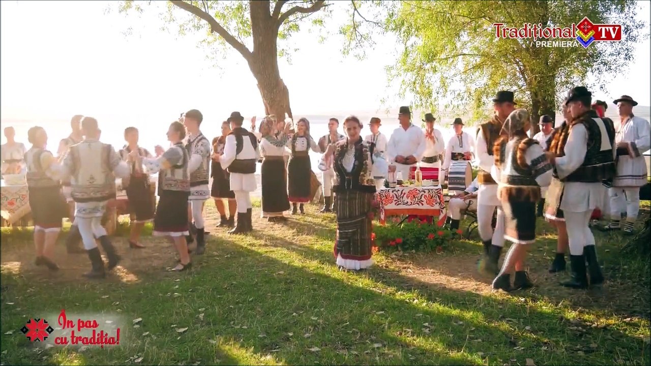 Alina Ceuca - La crasma dintre braduti (In pas cu traditia ...