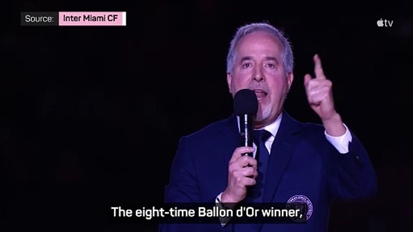 Messi shows off his eighth Ballon d'Or to the Inter Miami crowd ...