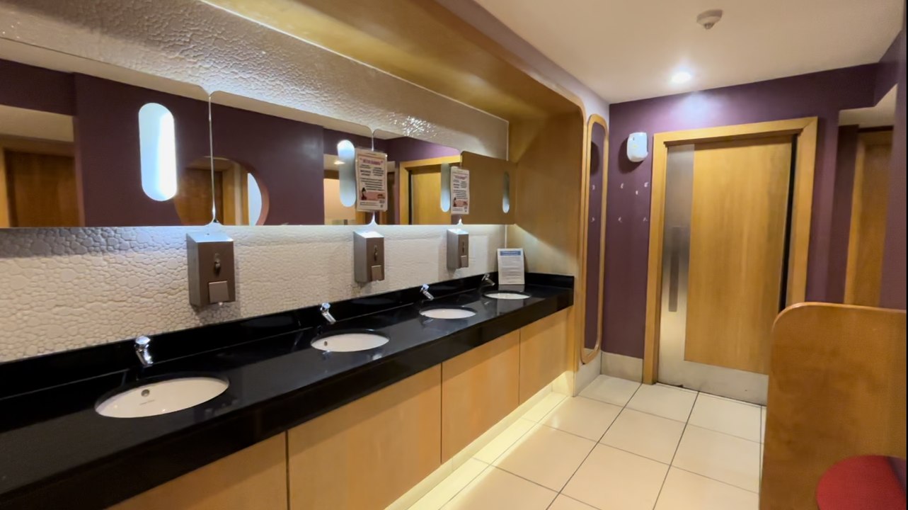The Mail Rooms Wetherspoons pub toilets - video Dailymotion