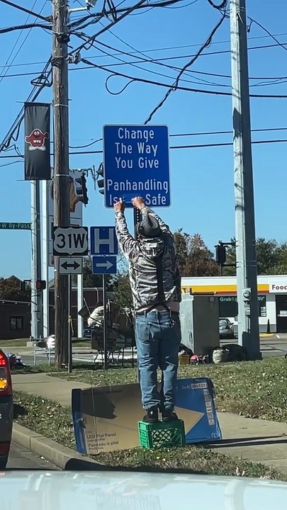Panhandler Corrects Sign In Front Of Police - video Dailymotion