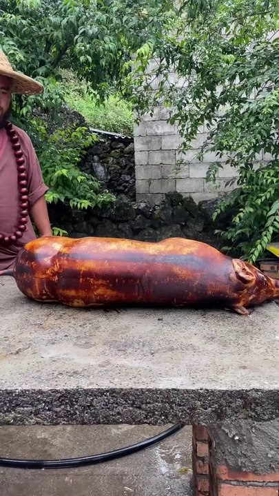 Cooked the pig very well and made a very tasty dish. | Pig Cooking ...