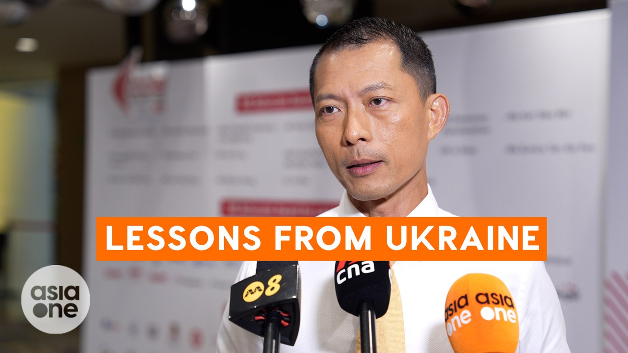 Ix Shen receives the NS Advocate Award - video Dailymotion