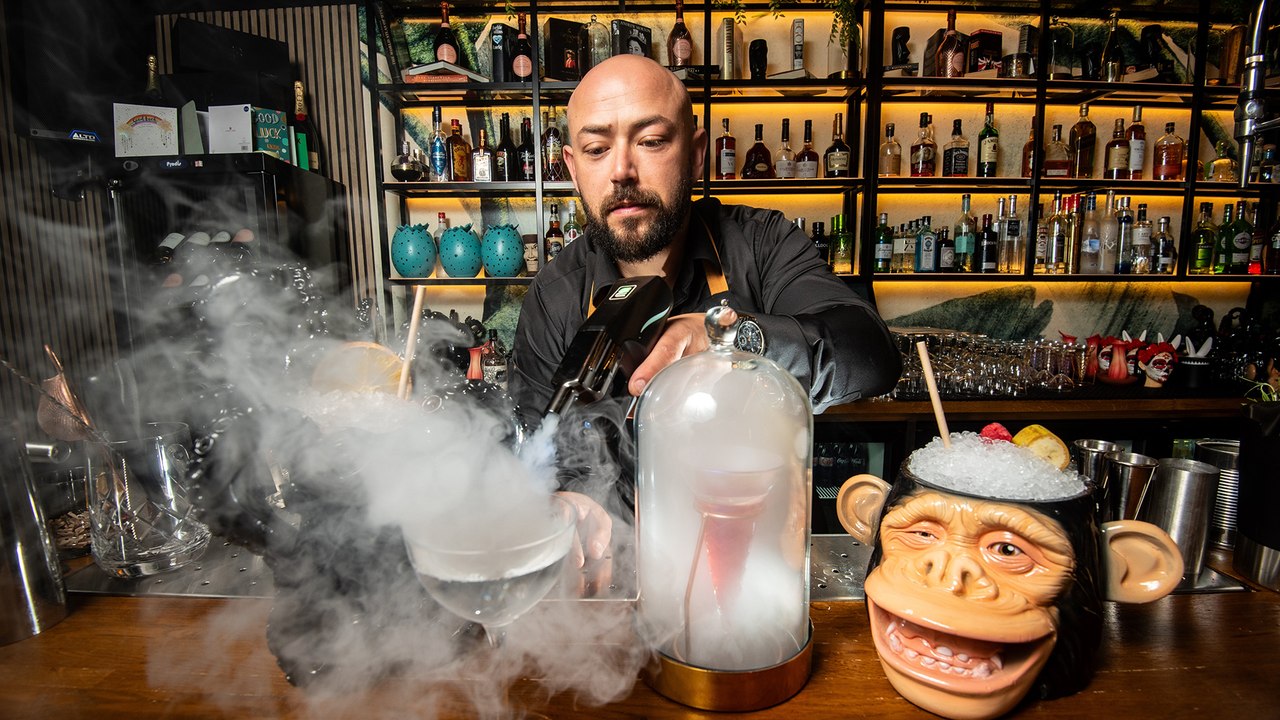 Christmas drinks at Saoko Cocktail Club - video Dailymotion