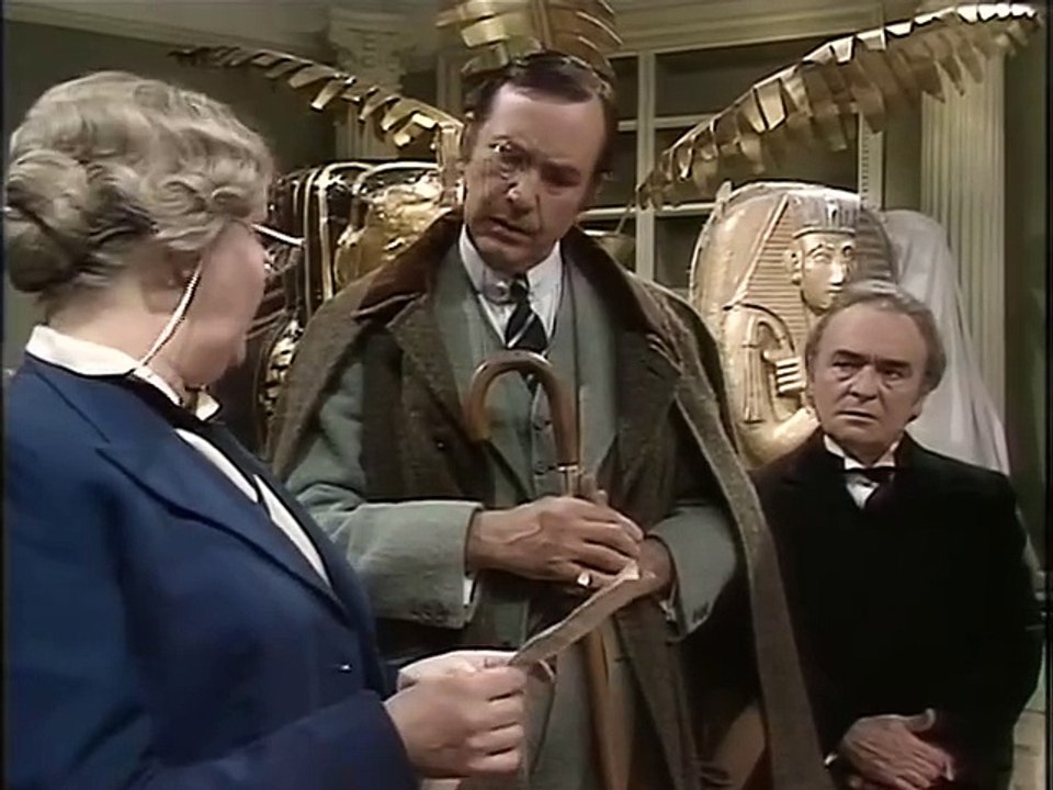 Carry On Laughing (1975) - S02E05 - The Case of the Coughing Parrot ...