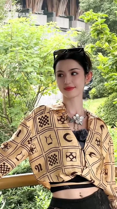 Beautiful girl take a snap - video Dailymotion