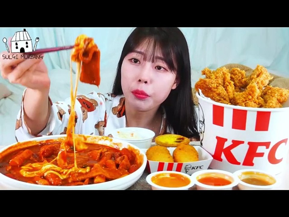 ASMR MUKBANG| 'Squid game' Dalgona, Tteokbokki, KFC Black Label Chicken ...