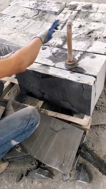 Manual cutting process of natural bluestone slabs - video Dailymotion
