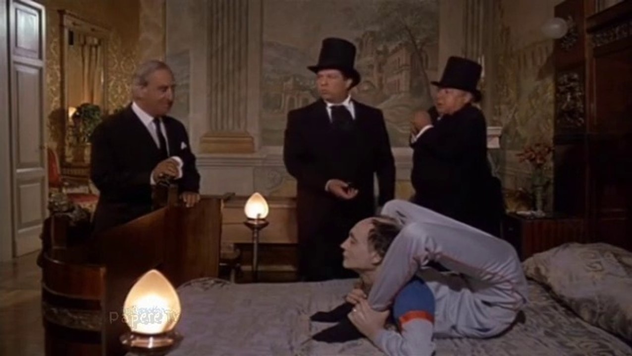 Le Comiche "I Becchini" Renato Pozzetto e Paolo Villaggio - Video ...