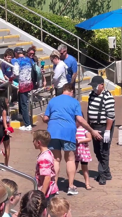 Tom The Famous Seaworld Mime - video Dailymotion