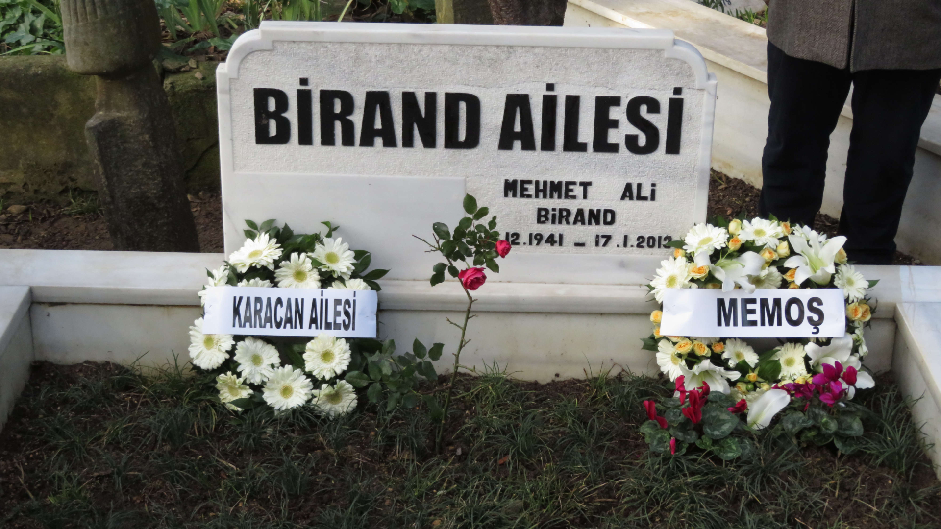 Gazeteci Mehmet Ali Birand mezarı başında anıldı