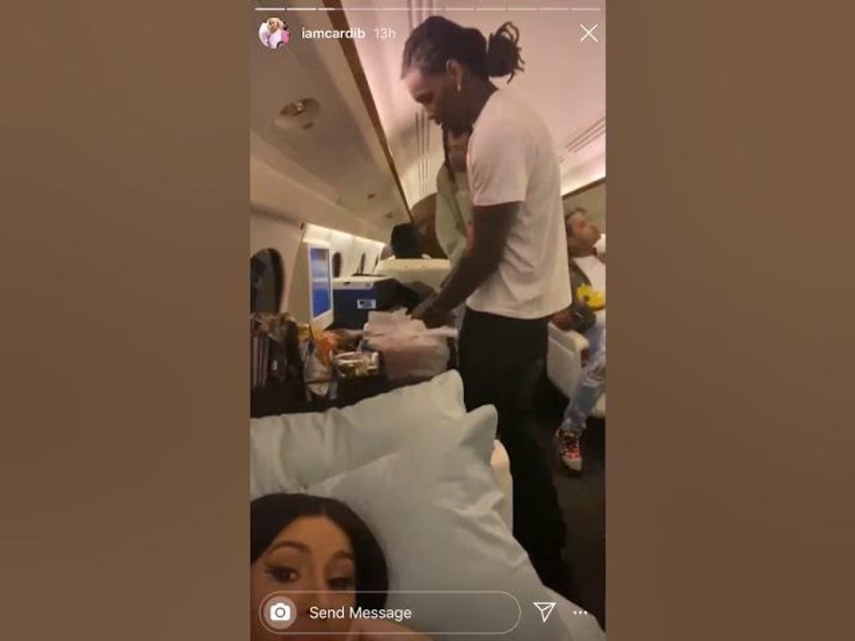 Cardi B And Offset Get Touchy On Private Jet - video Dailymotion