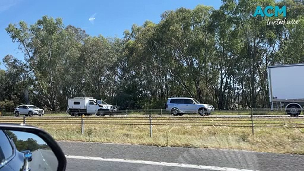 Traffic banked up on the Hume Freeway north-bound before the crash site ...