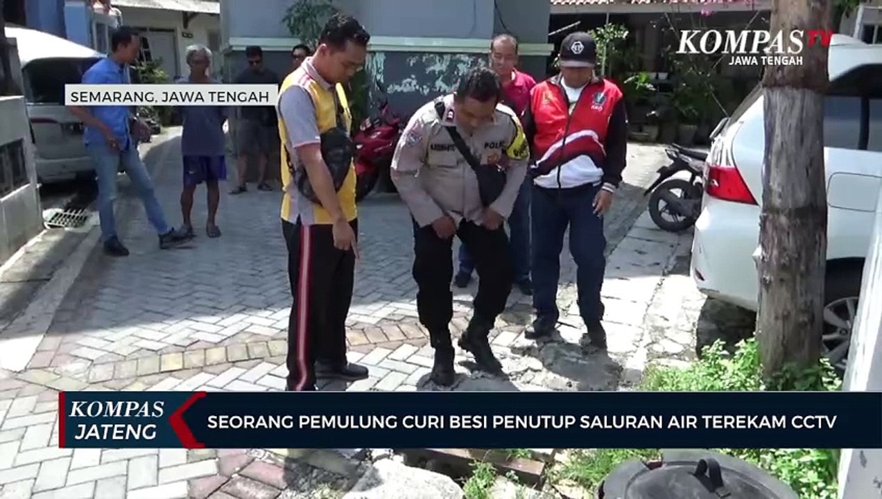 Seorang Pemulung Curi Besi Penutup Saluran Air, Terekam CCTV - Video Dailymotion