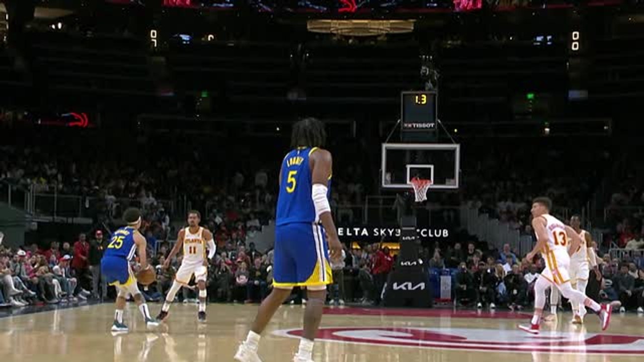 Quinones stuns crowd with half-court buzzer-beater - video Dailymotion