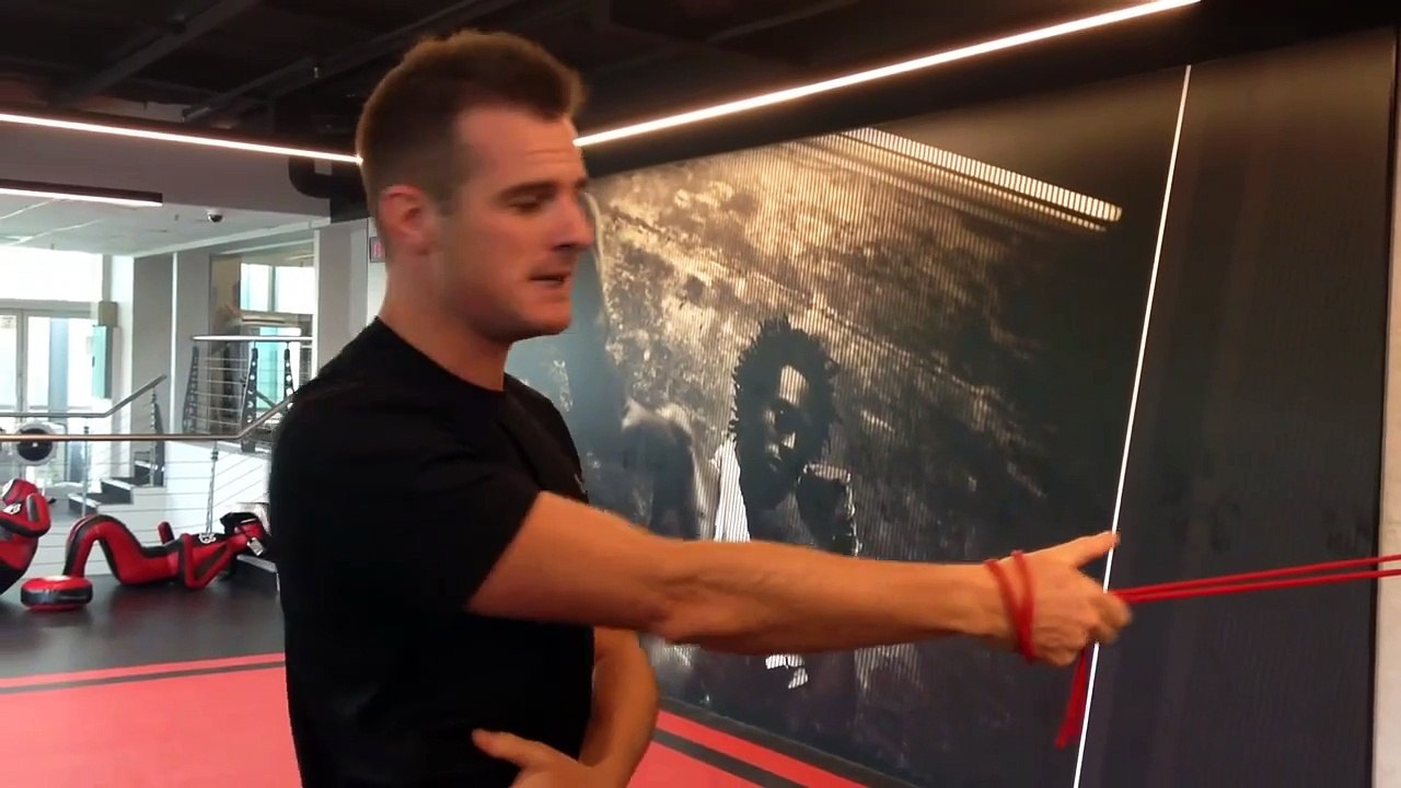 Reduce neck and shoulder pain in a one arm row _ pull _ Feat. Tim ...