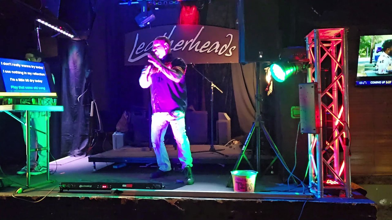 FIVE FINGER DEATH PUNCH - A LITTLE BIT OFF TODAY (PERFORMED AT ...