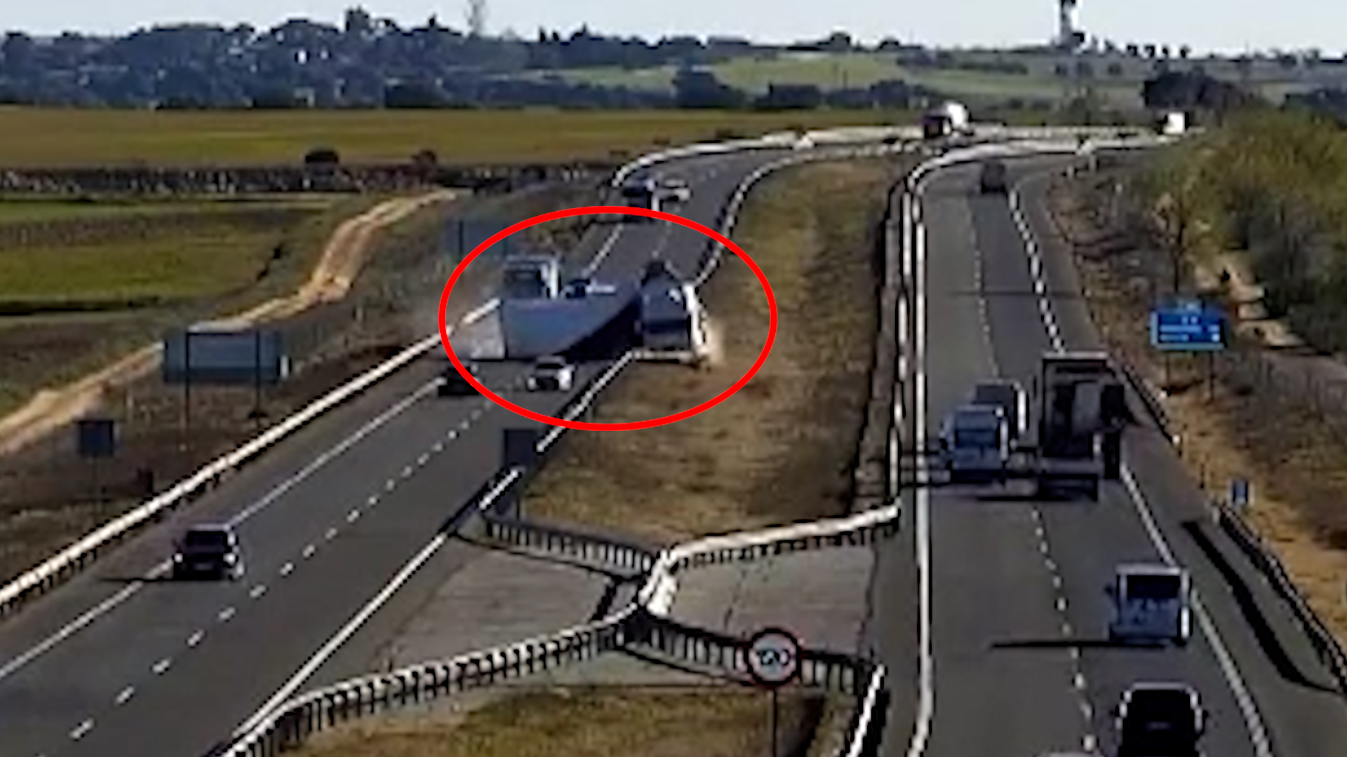 Un Espectacular Accidente De Tráfico Colapsa La A5 En Toledo Elmundotv