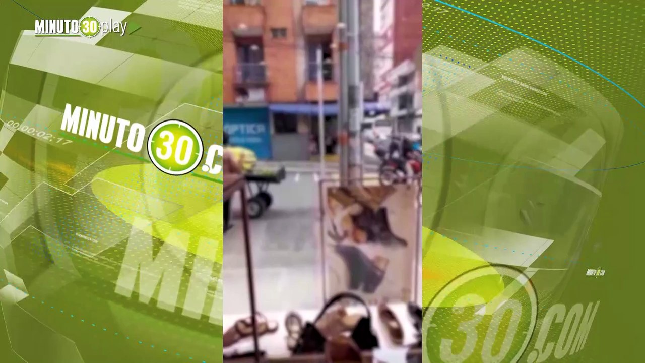 Mucho loco Pillaron a un hombre tirándole piedras a la gente en Caldas ...
