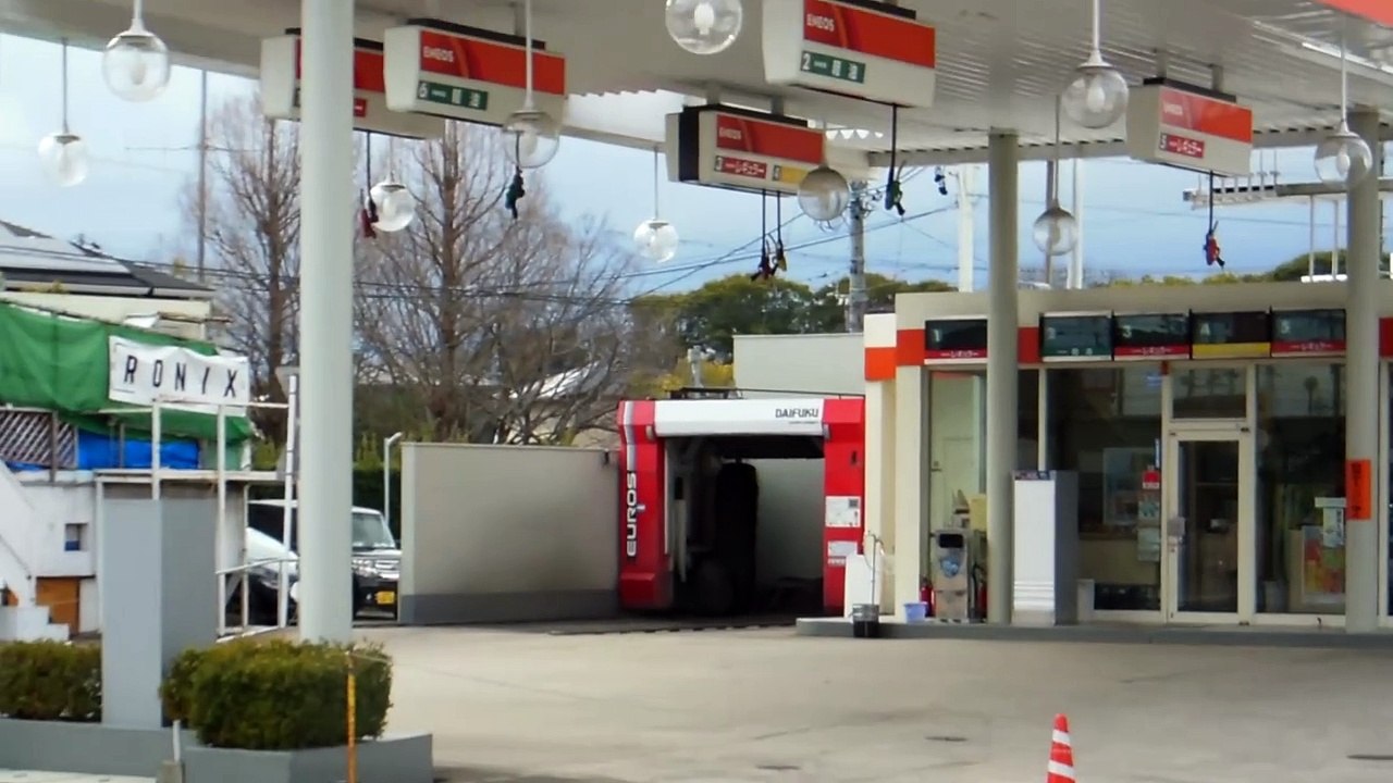 Where Are The Pumps at This Japanese Gas Station? - video Dailymotion