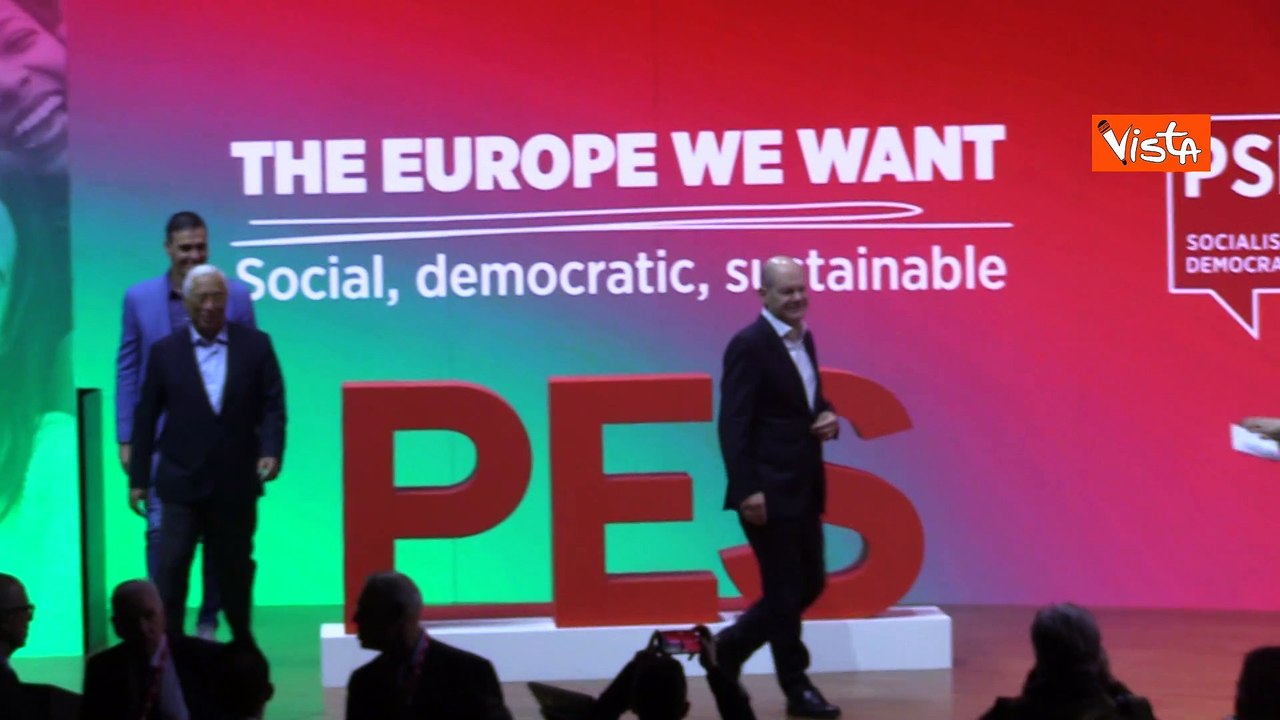 Congresso del Pse a Roma, l'apertura della kermesse con la foto di famiglia dei leader sul palco ...