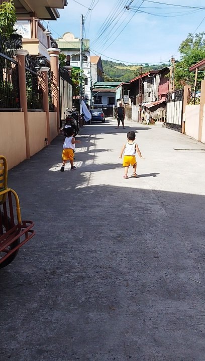 takbuhan na naman ang kambal - video Dailymotion